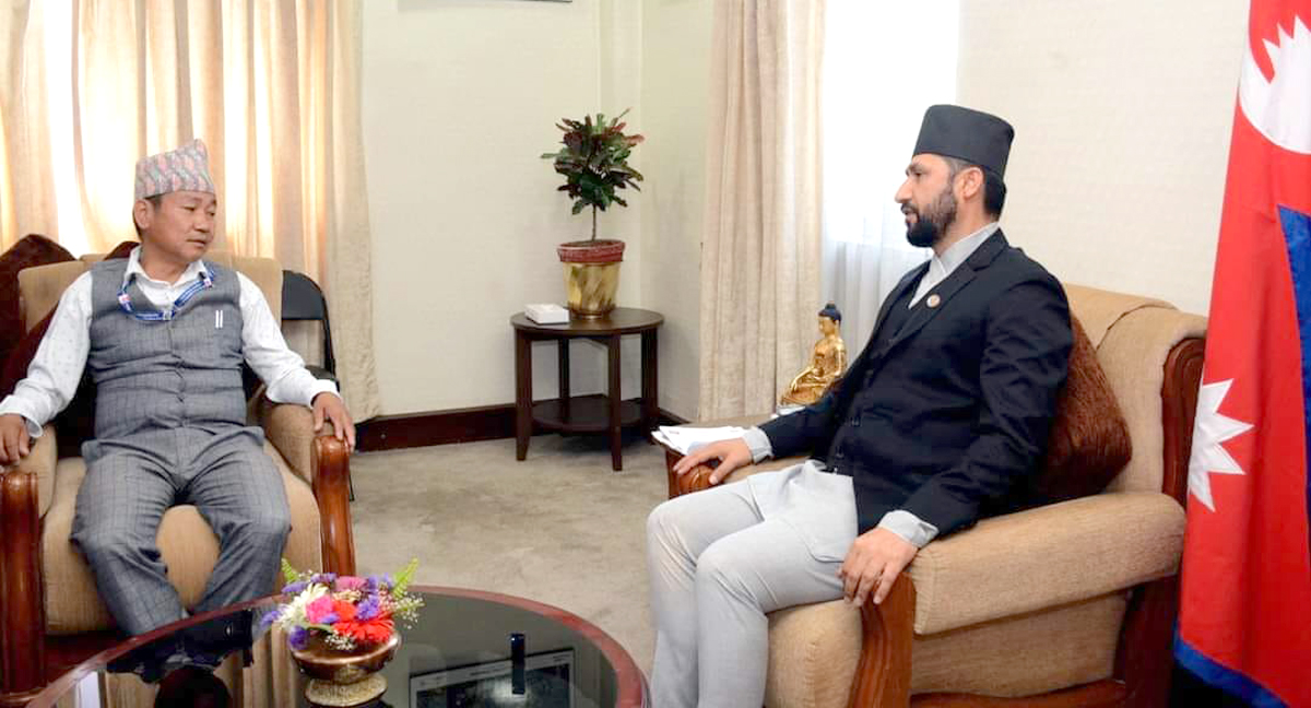 गृहमन्त्री रवि र मेयर हर्क साम्पाङबीच भेटवार्ता « Margadarsannews.com